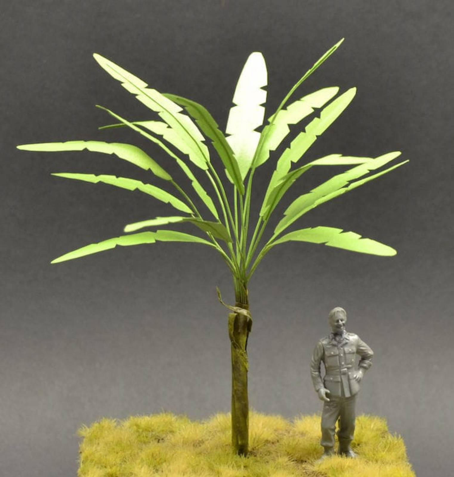 Reality in Scale PALM16 Banana tree with green leaves - 15cm