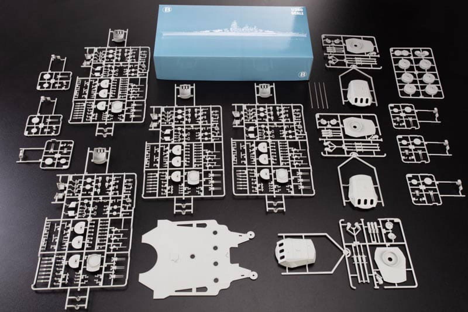 Glow2B 5058052000 YAMATO Battleship - PREMIUM / 1:200